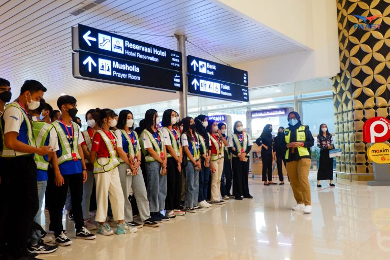 Staff Airlines Adalah? Mengenal Profesi dan Peluang Karir – Sekolah ...