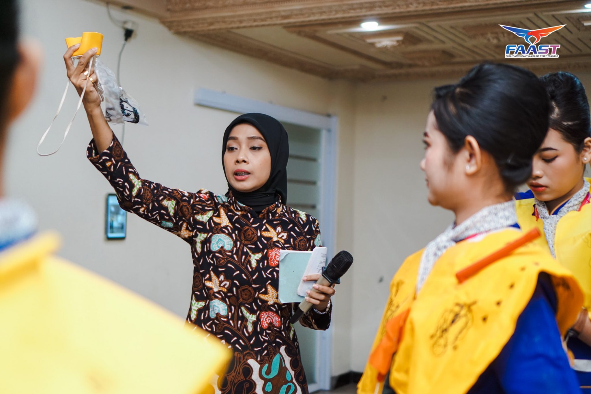 Flight Safety Demonstration Sekolah Pramugari FAAST Penerbangan Jogja ...