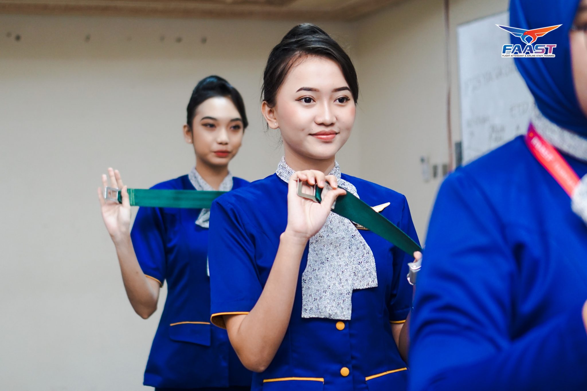 Flight Safety Demonstration Sekolah Pramugari FAAST Penerbangan Jogja ...