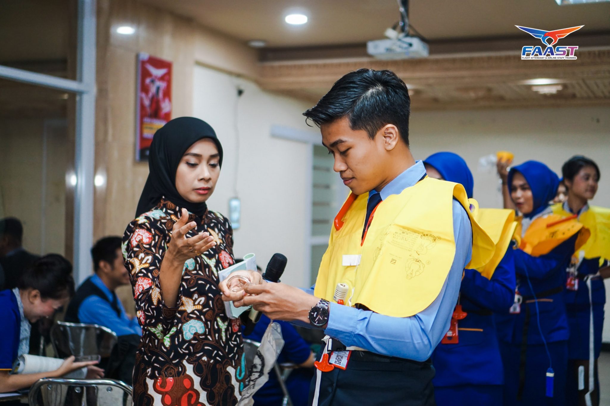 Flight Safety Demonstration Sekolah Pramugari FAAST Penerbangan Jogja ...